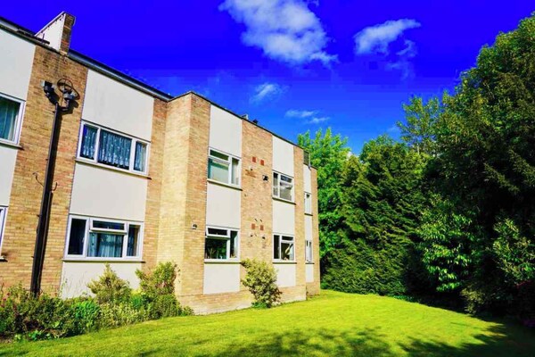 Spacious 2 Bed Ground Floor Apartment With Parking 2 Mins To Town Centre - Tonbridge