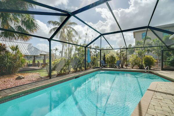 < 1 Mi To Beach: Canal-front Cape Coral Escape! - Cape Coral, FL