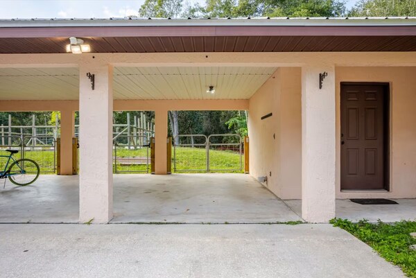 A Tranquil Hideaway In A Peaceful, Quiet Deltona Neighborhood - Sanford, FL
