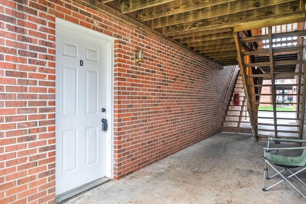 Minimalist, Pet Friendly, Exit 1- Weekly, Monthly Discount - Clarksville, TN