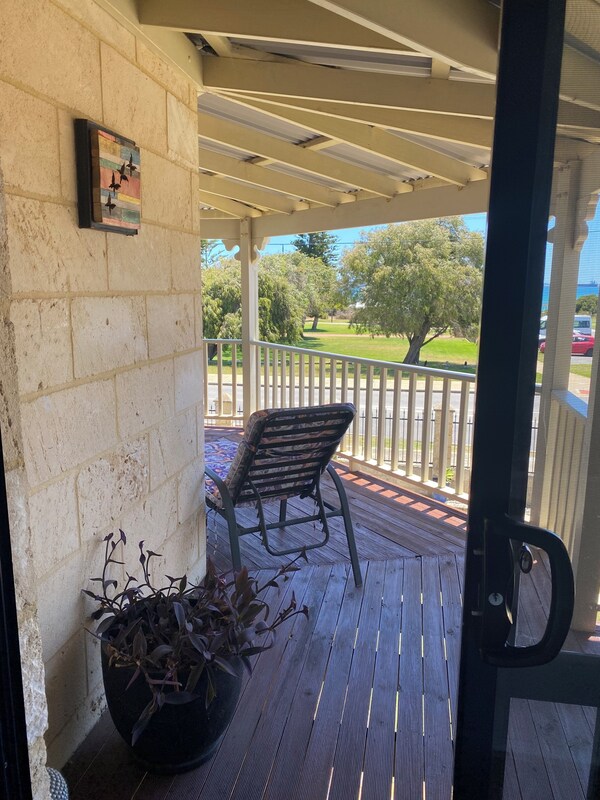 Absolute Beach Front , Entire Property With Ocean Views From Every Room. - Rockingham