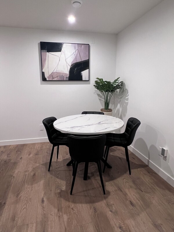 Cozy Guest Suite, Walking Trails, Mins From Canada Olympic Park & Banff - Calgary