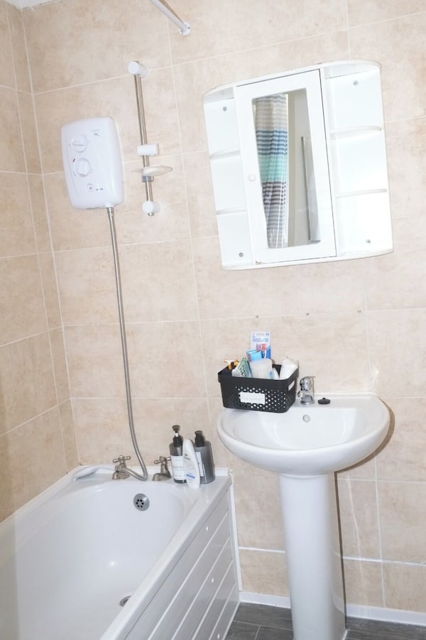 Luxury King Bed Living "Your Luxe Home Away" - Nottingham