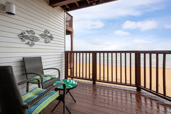 Bayfront Bliss At The Beaches - Traverse City, MI