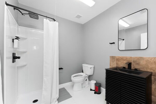 Plush 2 Bed Getaway W/ 100" Projector & Sectional - Orange Park, FL