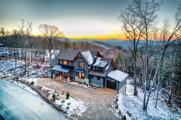 Sunset View Retreat At Eagles Nest - Views, Pets, Near Winery - Roan Mountain, TN