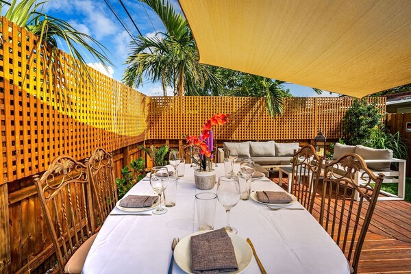 Tropical Retreat. Stunning Home In North Miami Beach. - Miramar, FL