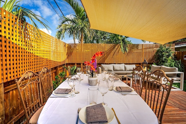 Tropical Retreat. Stunning Home In North Miami Beach. - Miramar, FL