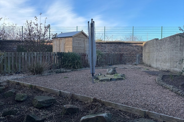 2 Bedroom,  Cozy Coastal Retreat In Anstruther - Crail