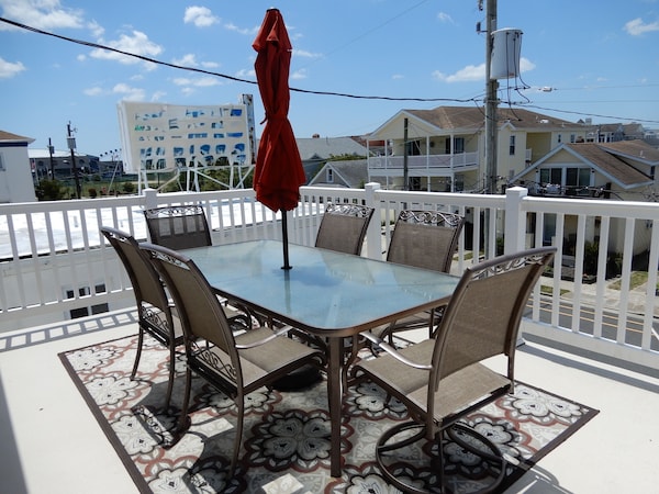 Close To Beach, Boards, Park & Convention Center! Large Deck W Parking Provided! - Wildwood, NJ