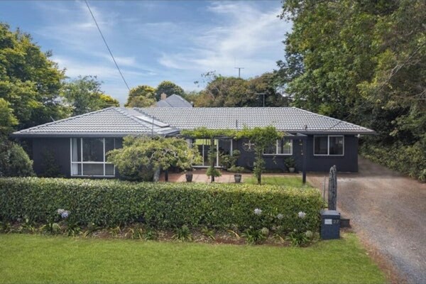Stunning 4-bedroom Home With Breath-taking Gold Coast City Views! - Tamborine Mountain