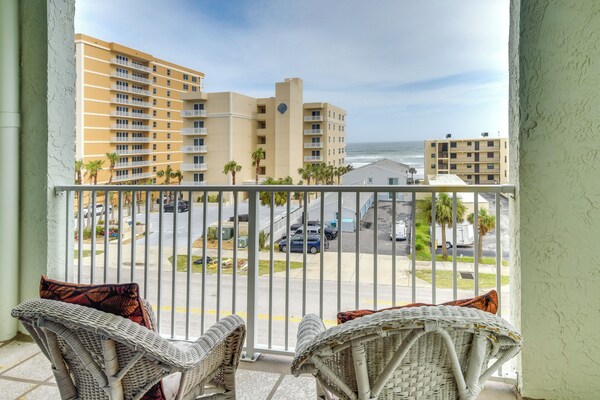Walk To Coast: Condo In Daytona Beach Shores! - Daytona Beach Shores, FL