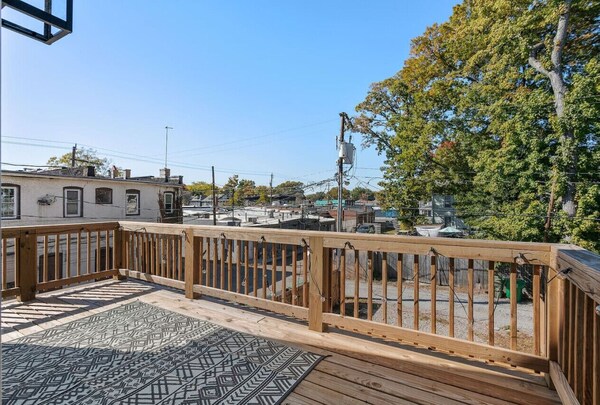 Duplex With Balcony: Spacious Dog-friendly Oasis! - Richmond, VA
