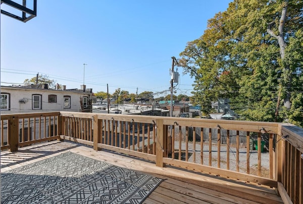 Duplex With Balcony: Spacious Dog-friendly Oasis! - Richmond, VA