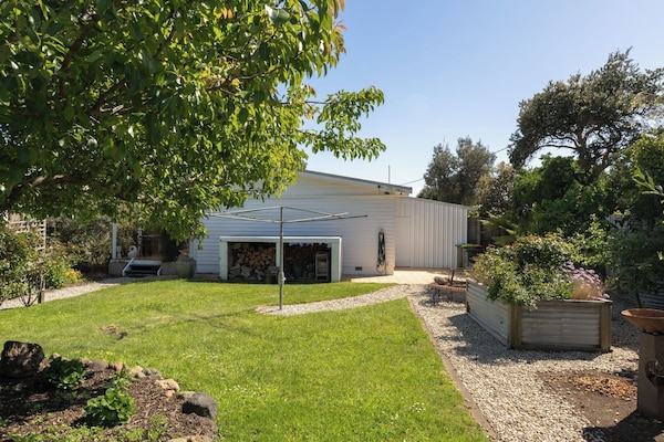 3-bedroom Getaway Minutes From The Beach - Ulverstone