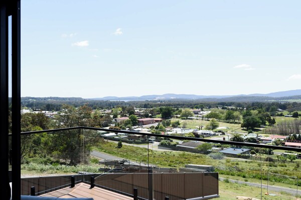 Sleek 3-bedroom Home With Designer Touches & Large Balcony - Tamar Valley