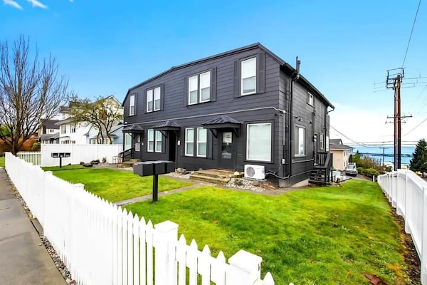 Charming Historic 2-bedroom Retreat In North Everett With Modern - Everett, WA