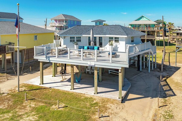 Stylish Wave Watcher - Direct Oceanview, Near Jetty - Lake Jackson, TX