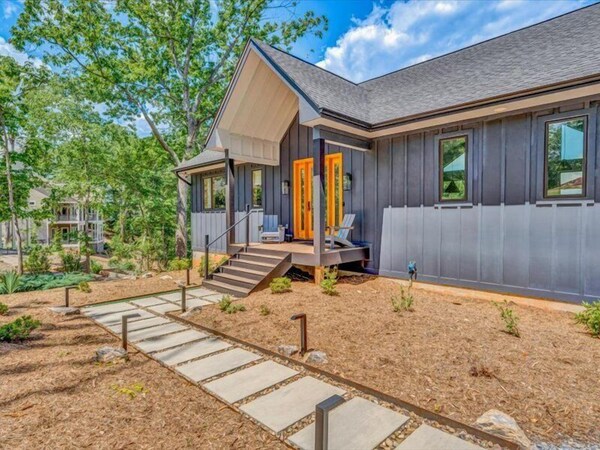 Newly Built Waterfront Home On Capewood Drive! - Smith Mountain Lake, VA