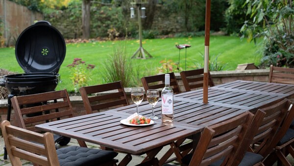 Glasfryn - Sleeps 10 Guests  In 5 Bedrooms - West Midlands