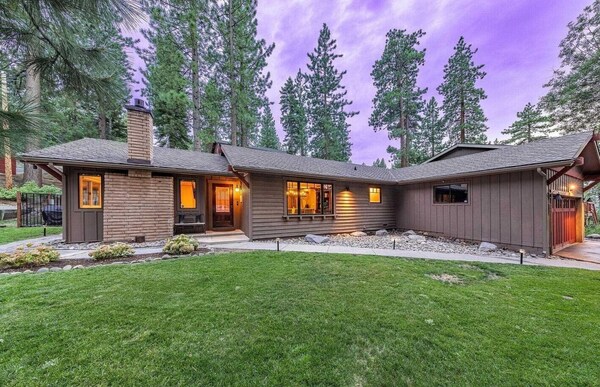 Luxurious Four-bedroom Property, Where Comfort Meets Elegance! (Sl397) - Lake Tahoe