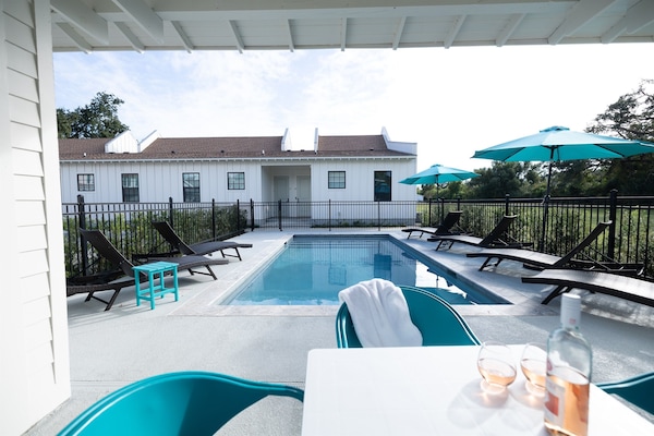 Pool, Walk To Beach, Pet Friendly, Waffle Bar - Pass Christian, MS