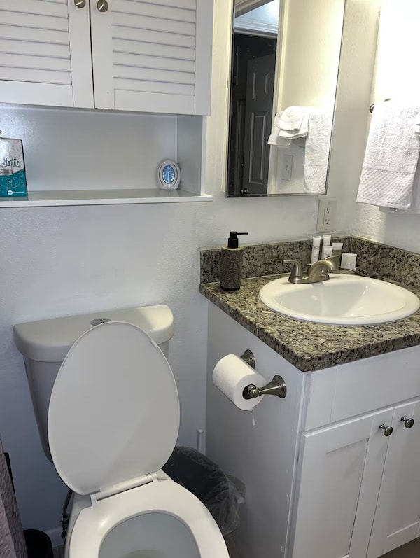 Charming 2-bedroom House With Wifi And Ac In Lancaster - Oban, CA