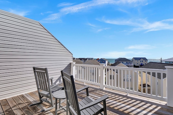 Ocean View Surf City Getaway With Pool, Elevator & Beach Access! - Surf City, NC