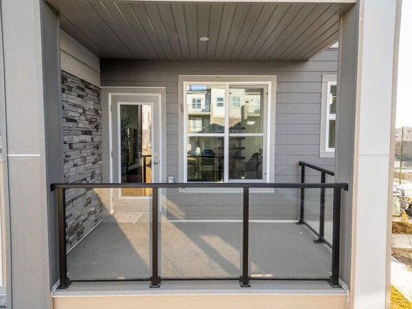 King Bed » Garage Parking » Free Banff Pass » 65" - Calgary