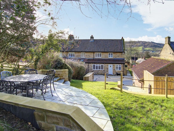 Escape To This Charming, Beautifully Restored Stone Cottage In Cowesby. - Osmotherley