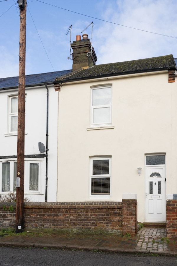 Charming 19th-century Leaf Cottage: Historic Seaside Retreat With Modern Comforts - Eastbourne