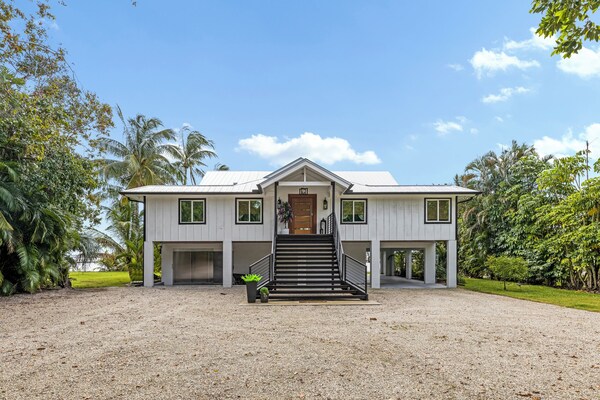 Luxurious Dockside Jensen Home With Guest House - Stuart, FL