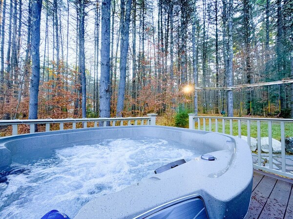 Luxe Lodge In The Woods! With Sauna & Hot Tub - New Hampshire