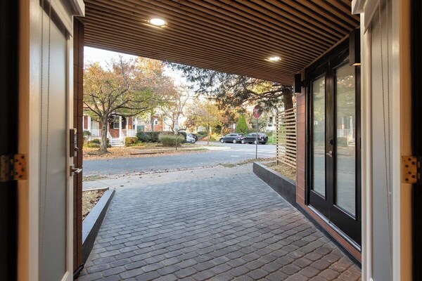 Ultra-modern Apartment, Pet-friendly, Free Off-street Parking, Steps To Metro! - Rockville, MD