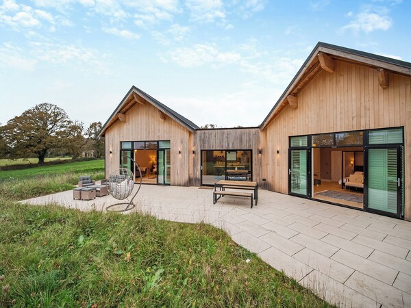 3 Bedroom Accommodation In Exeter - Exmouth, UK