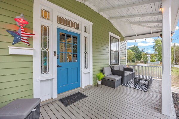 Family Getaway Downtown Retreat - Pets Okay  King Bed - Fire Pit - Free Parking! - ウィルミントン, NC