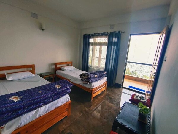 Family Run 3 Bedroom Homestay At Delightful Soureni Mirik Welcomes You. - Mirik