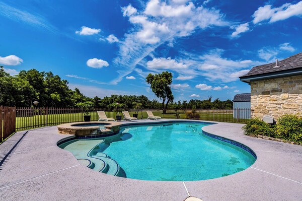 Relaxing Oasispool Spasteam Shower 3-acre Backyard, Games/activities! - Buda, TX