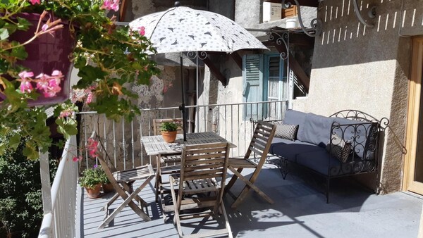 Vaulted Two-bedroom Apartment With Sunny Terrace - Briançon