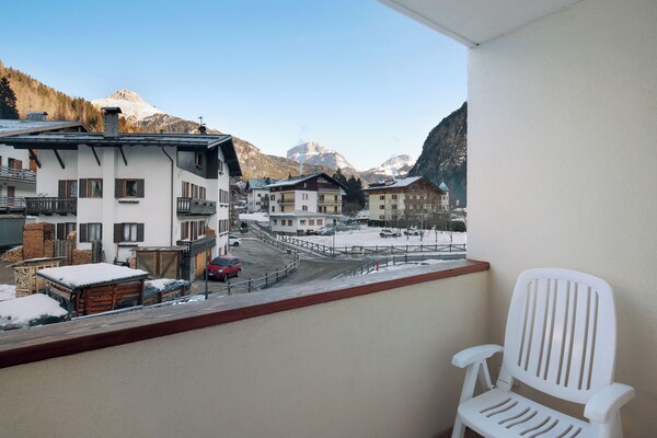 Room 'Camera Quadrupla Genzianella' With Mountain View, Shared Terrace And Wi-fi - Alba, TN, Italy