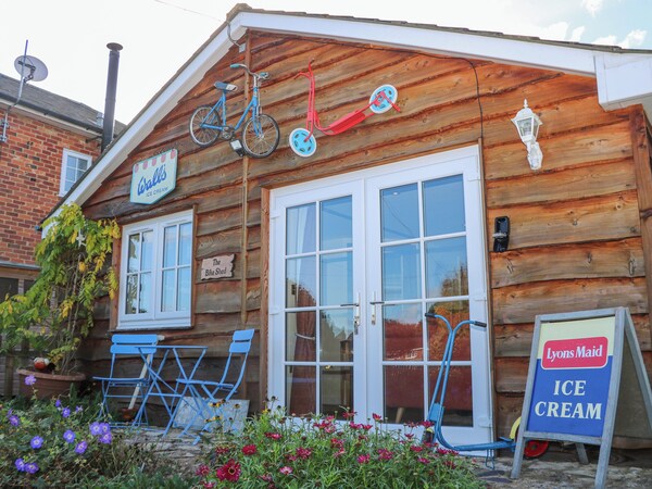 The Bike Shed, Romantic, With A Garden In West Tytherley - Wiltshire