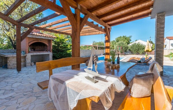 Holiday Home Ema With Pool - Galešnjak