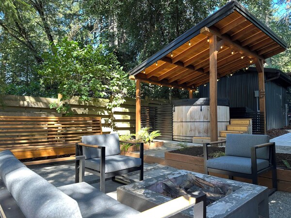 Midcentury Modern  A True Masterpiece Inspired By The Iconic Frank Lloyd Wright - Portland, OR