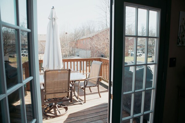 Dreamcatcher Cottage Boho Charm & King Bed Comfort - Clarksville, TN