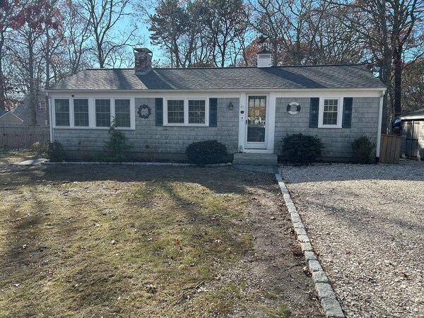Charming 3-bedroom House With Wifi And Ac In Enchanting West Yarmouth Location - South Yarmouth, MA
