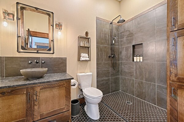 Historic Downtown Loft - Greenville, TX
