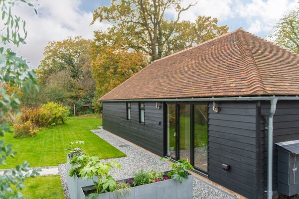 The Grain Store -  A Holiday Let That Sleeps 2 Guests  In 1 Bedroom - Kent