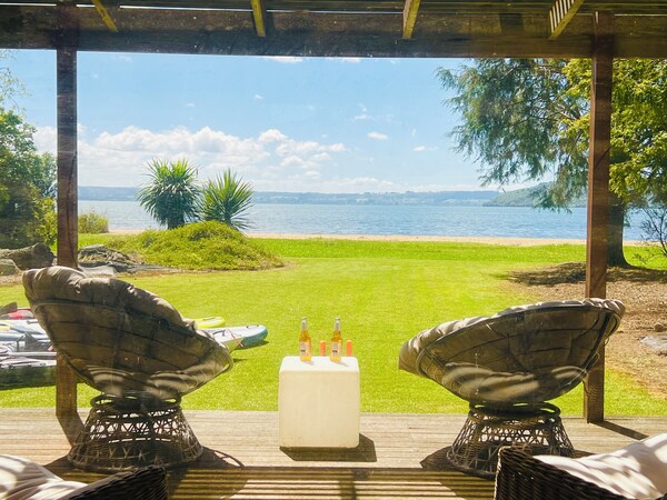 Tranquil Lake Side Retreat: Your Perfect Getaway In Holdens Bay - Rotorua