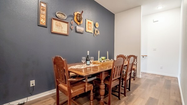 Luxury Rooftop Lounge | 8 Min Walk To Globe Life - Arlington, TX
