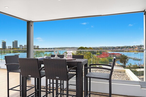 Jam Home | Sydney Harbour Majestic Water View Apartment - ストラスフィールド